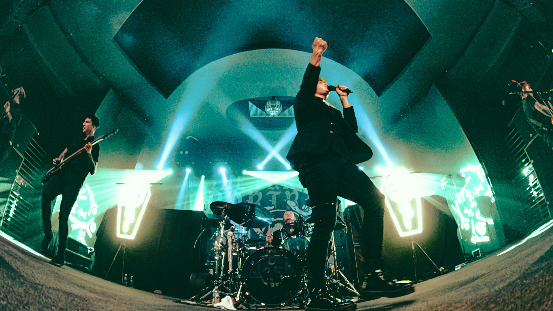 The Funeral Portrait - sE Electronics