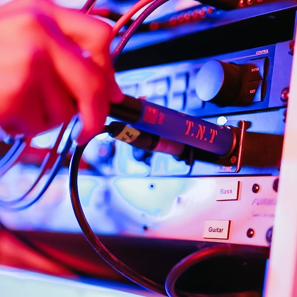 Dynamite Technology - sE Electronics