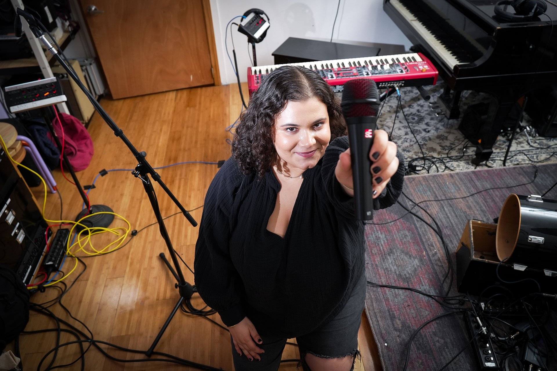 Amanda Barise - sE Electronics