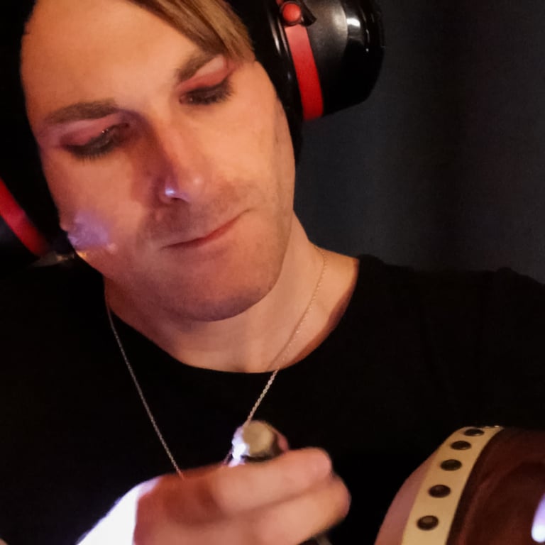 Evan Carson - sE Electronics