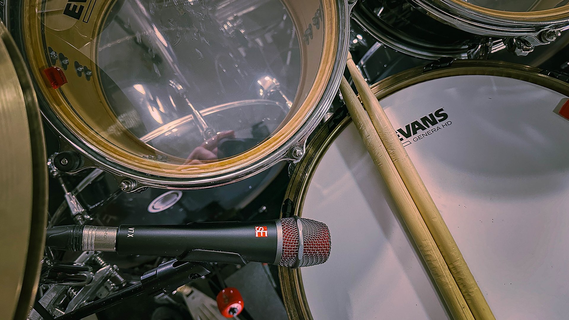 Alex Rüdinger - sE Electronics